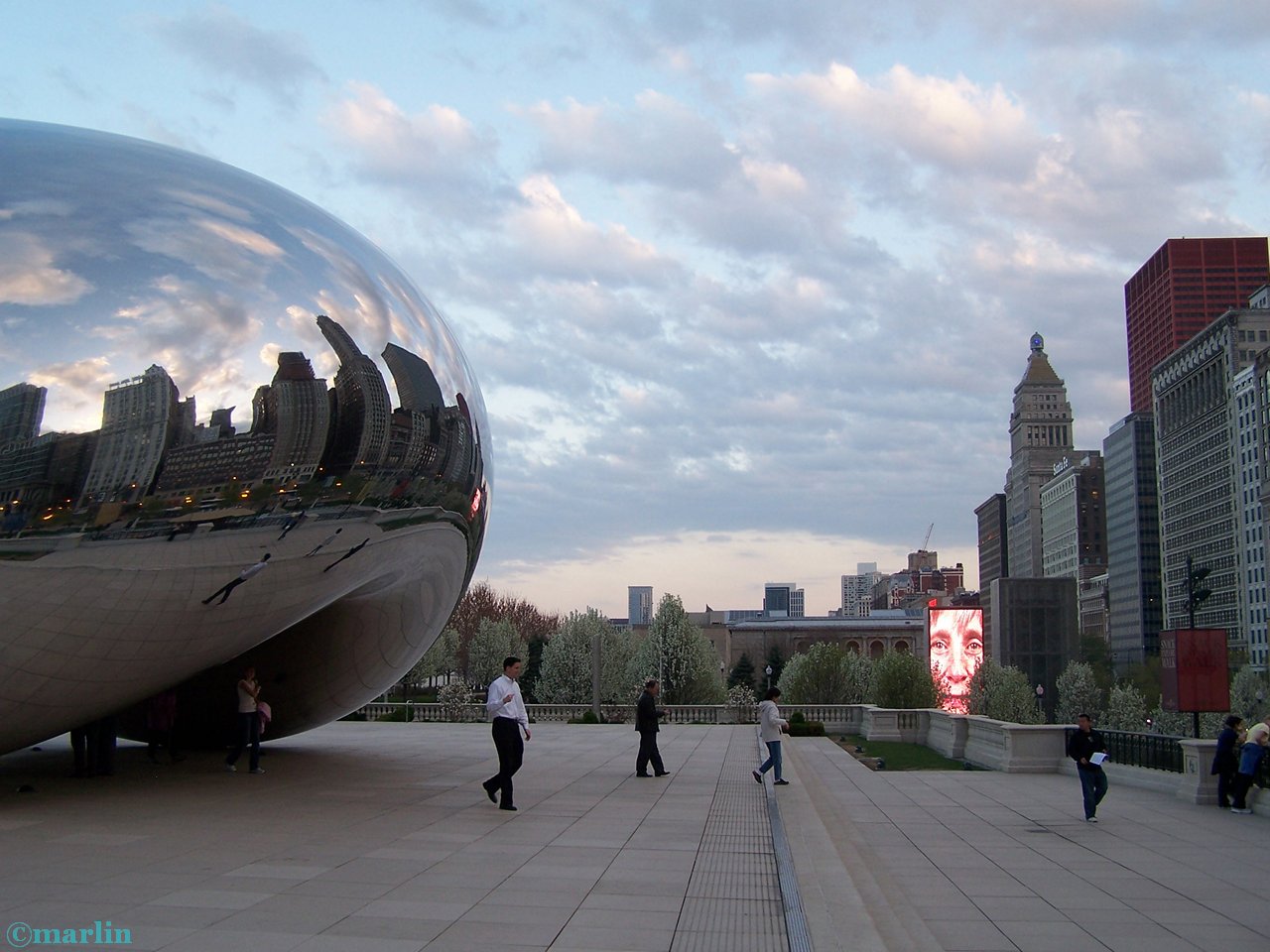 Chicago, Illinois - The Bean: Cloud Gate Sculpture at Millennium Park ...