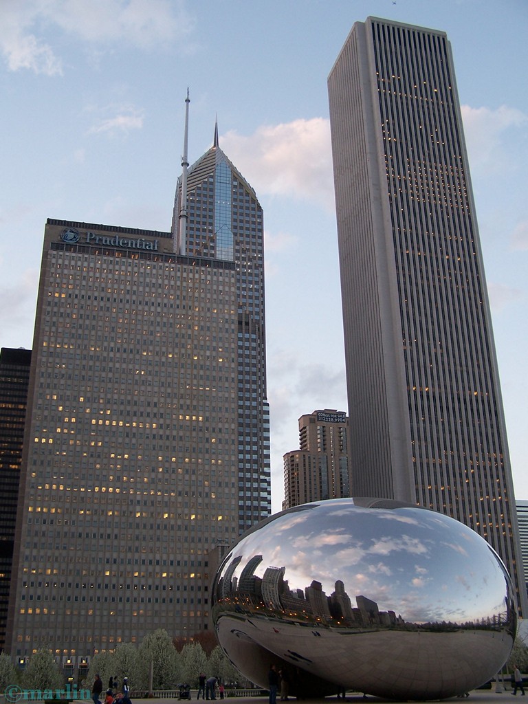 Chicago, Illinois - The Bean: Cloud Gate Sculpture at Millennium Park ...